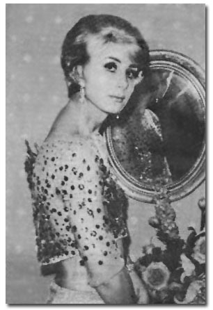 Colette (nog als jongen) in 1968 met blonde pruik